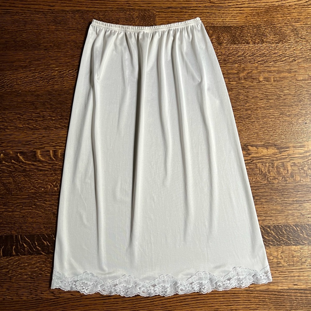 Classic White Half Slip, Floral Lace Trim With Elasti… - Gem